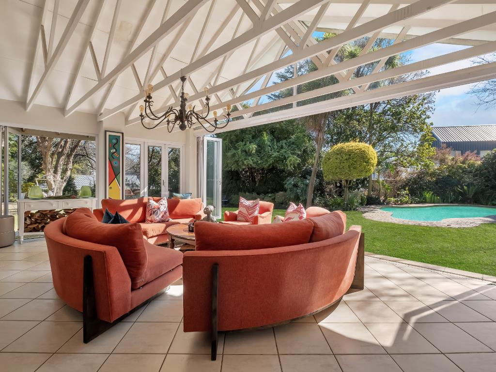 4 Bedroom House for sale in Sandhurst Ext 4 - P24-116275737