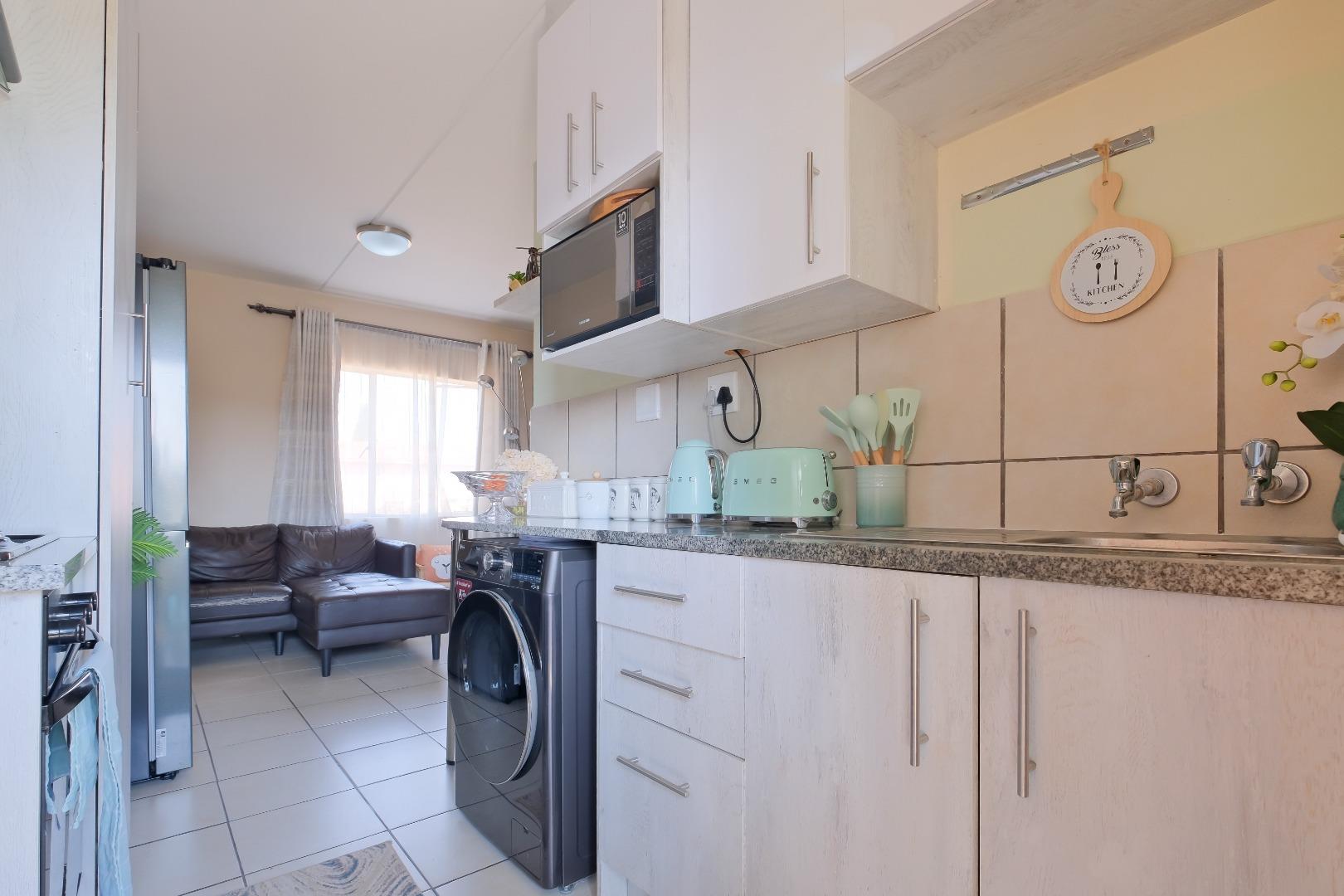 2 Bedroom Apartment / flat for sale in Fleurhof - 67 Tonnel Avenue ...