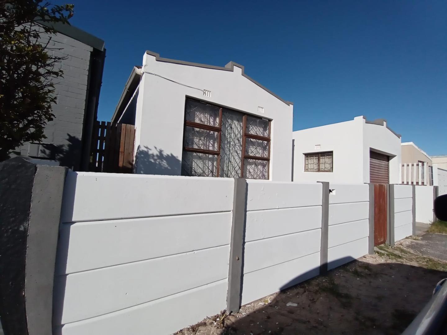 3 Bedroom House for sale in Strandfontein - 18 Manta Way - P24-116277787