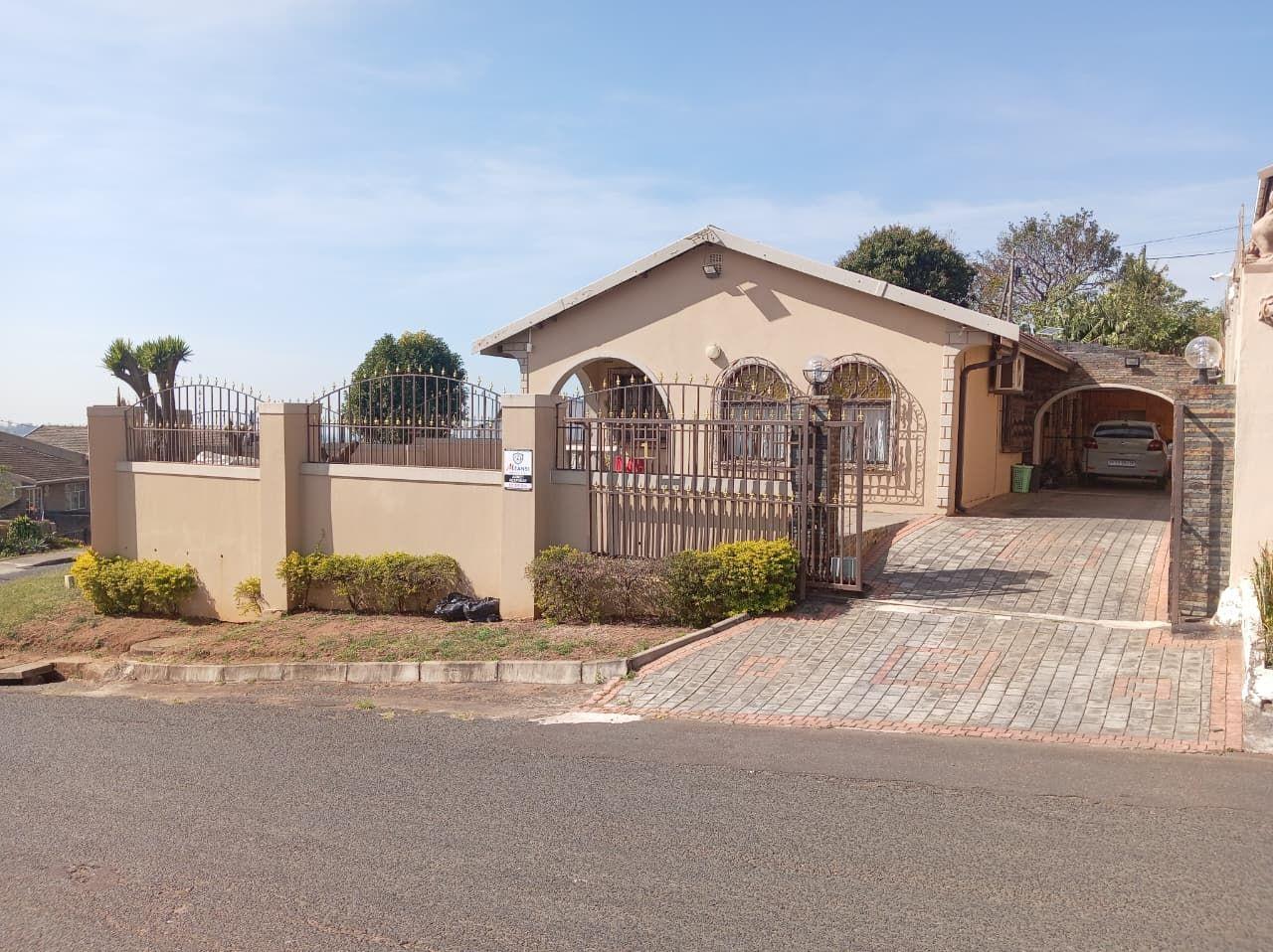 4 Bedroom House for sale in Shallcross - P24-116278560