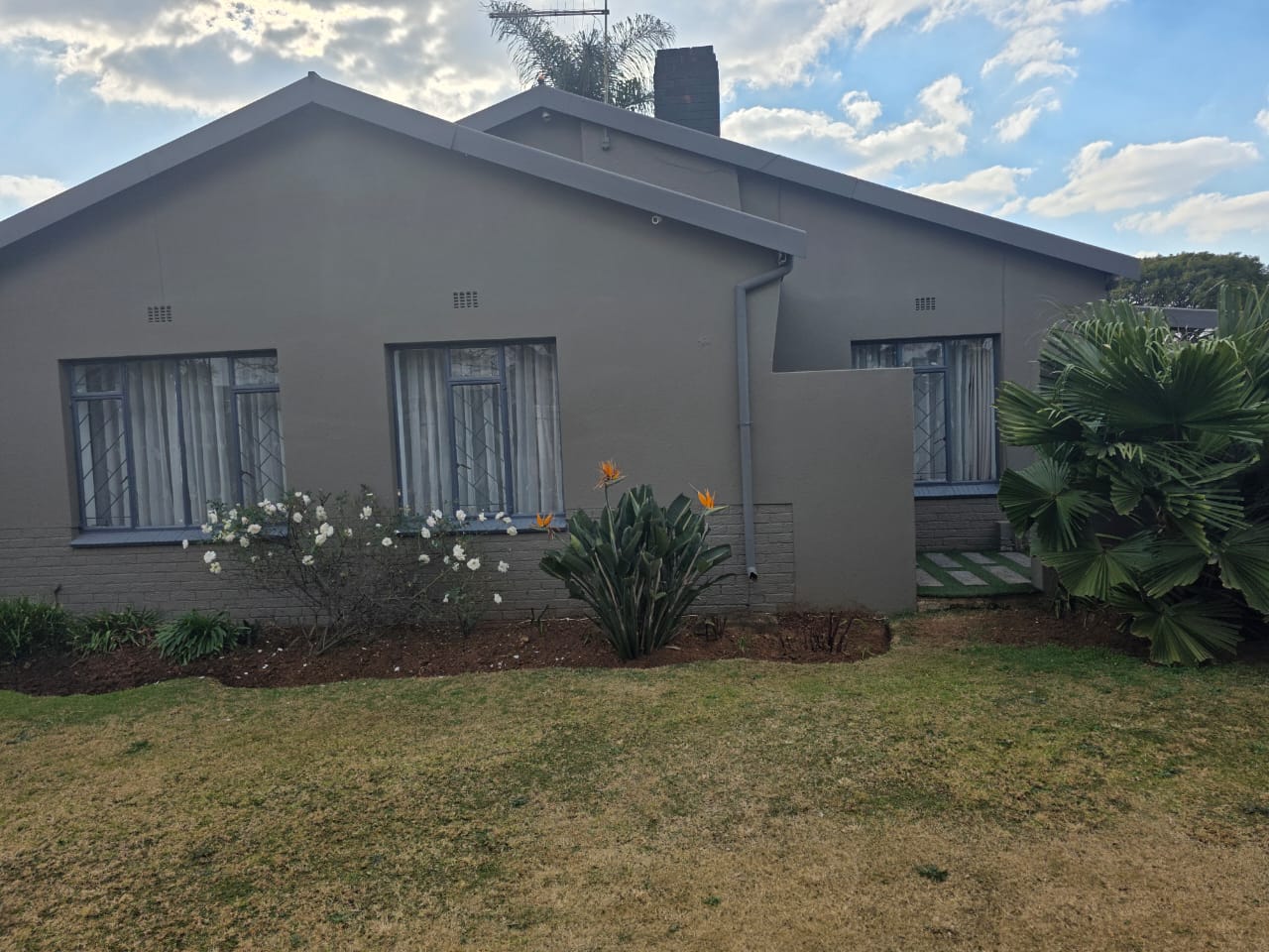 4 Bedroom House for sale in Kempton Park Ext 1 - P24-116279539