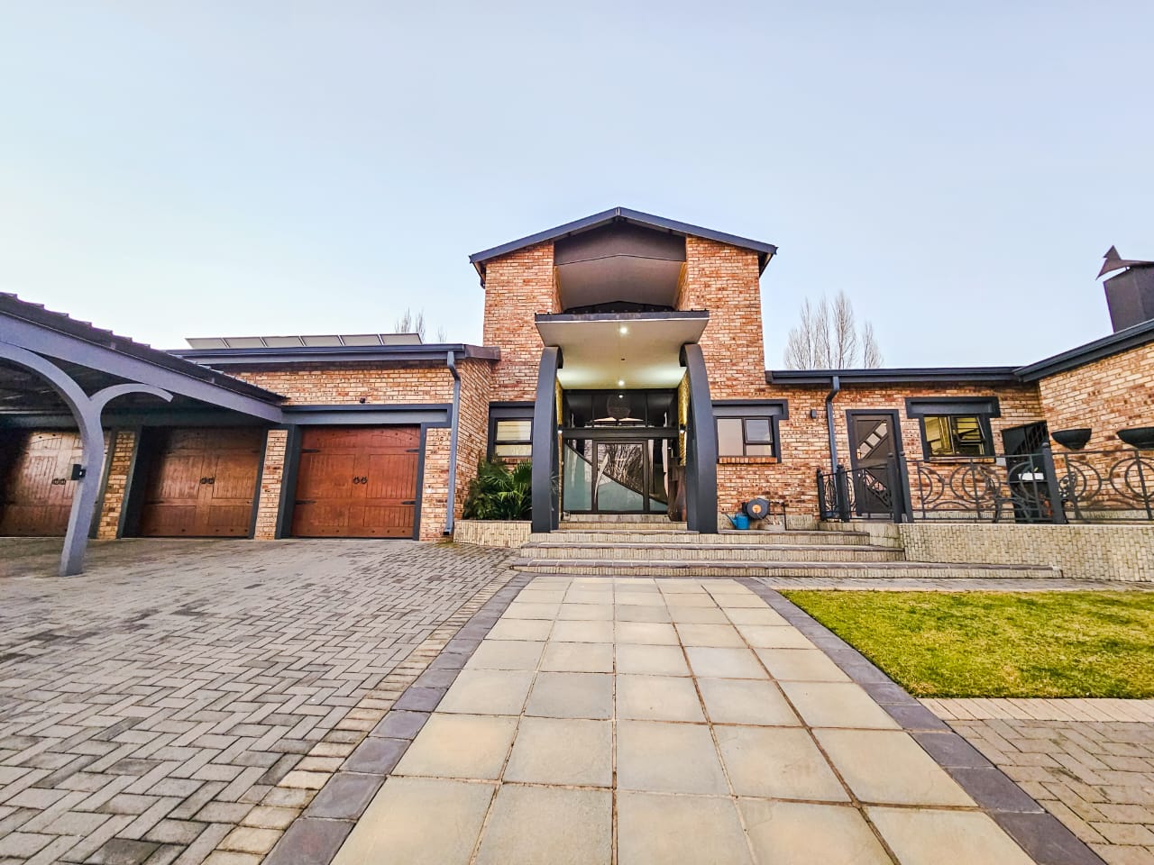 4 Bedroom House for sale in Tuscany Ridge - P24-116282026