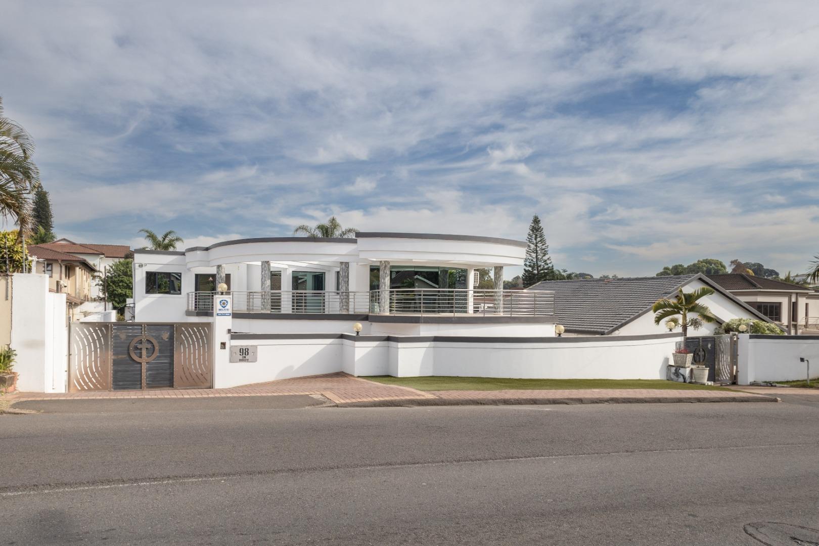 5 Bedroom House for sale in Malvern - P24-116282628