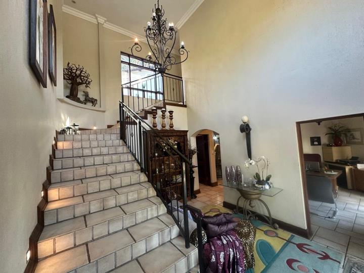 4 Bedroom House for sale in Matumi Golf Estate - P24-116283068