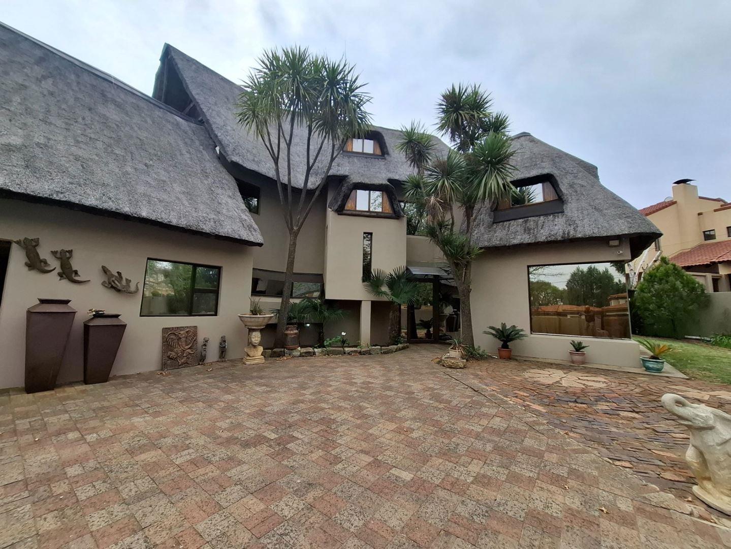 5 Bedroom House for sale in La Provance - P24-116283888