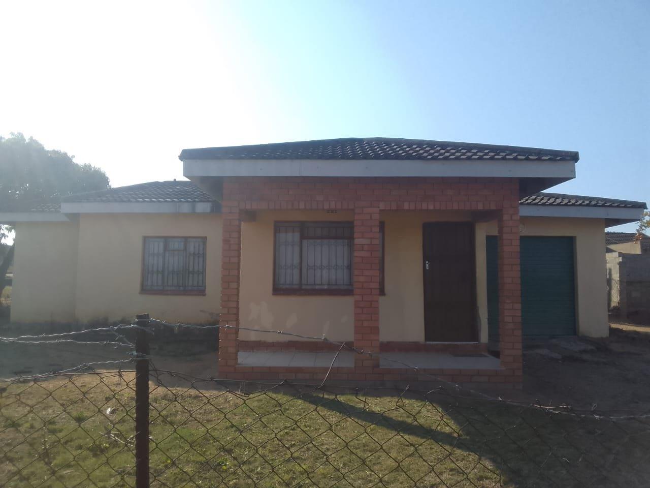 4 Bedroom House for sale in Ulundi - P24-116283961