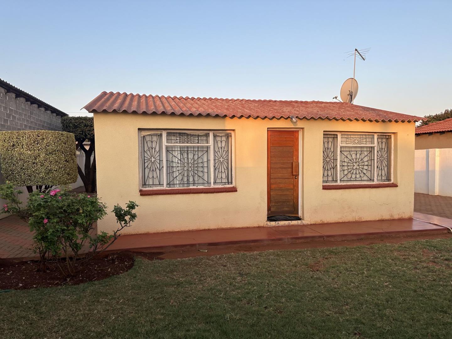 1 Bedroom House for sale in Mahwelereng Zone A - P24-116284129