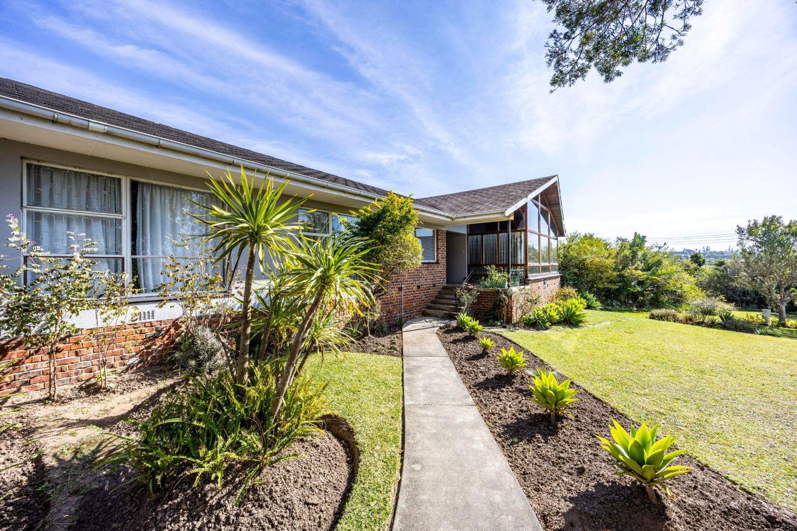 4 Bedroom House for sale in Beacon Bay - P24-116285560