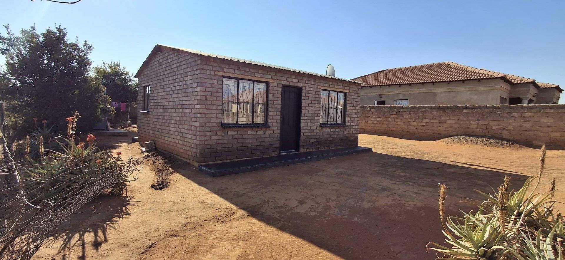 2 Bedroom House for sale in Soshanguve South Ext 3 - P24-116286882
