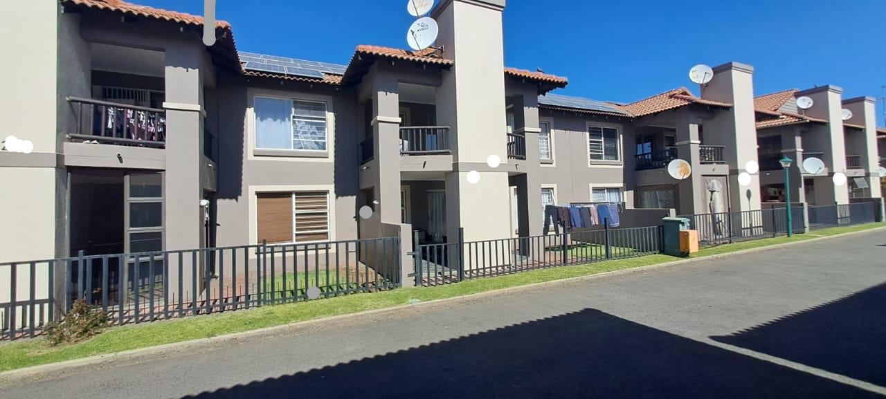 2 Bedroom Townhouse for sale in Van Dyk Park - P24-116286904