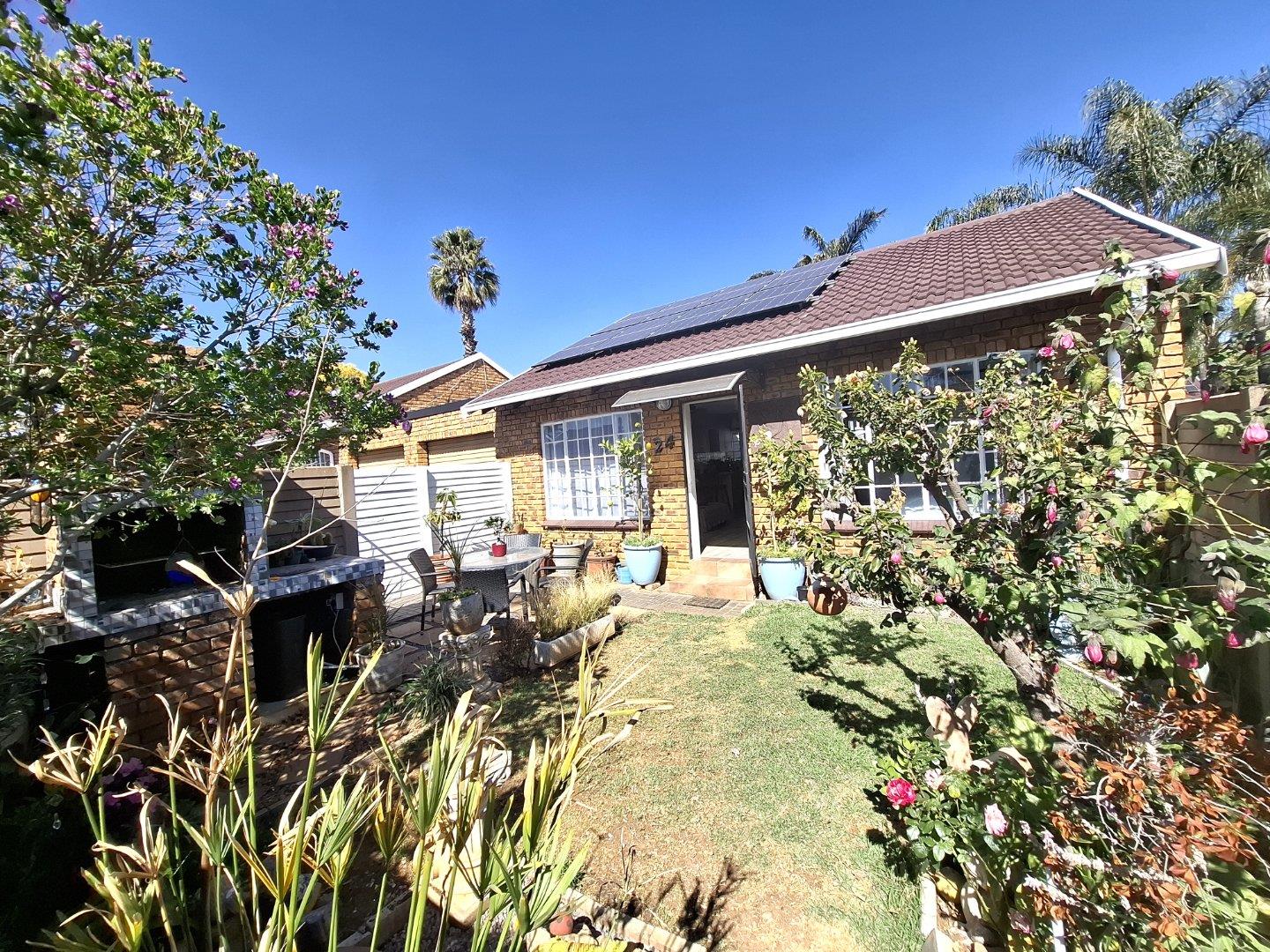 2 Bedroom Townhouse for sale in Pierre Van Ryneveld - P24-116287160