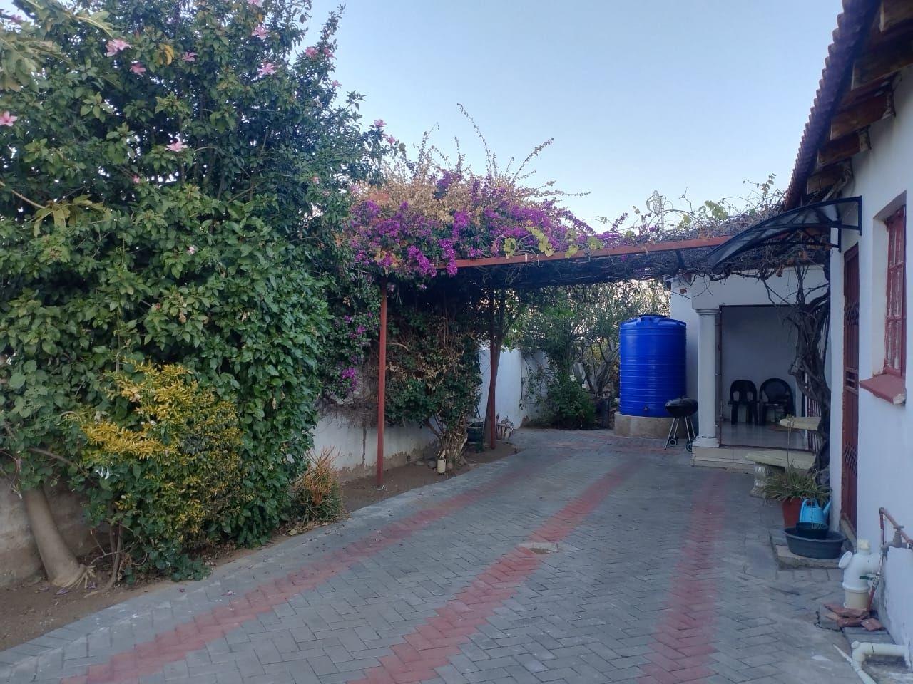 2 Bedroom House for sale in Mogwase - P24-116287774