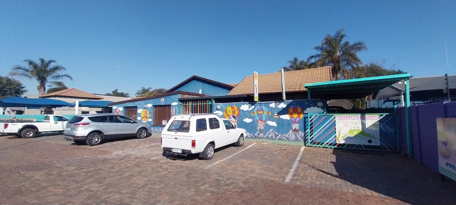 7 Bedroom House for sale in Wierda Park - P24-116289265