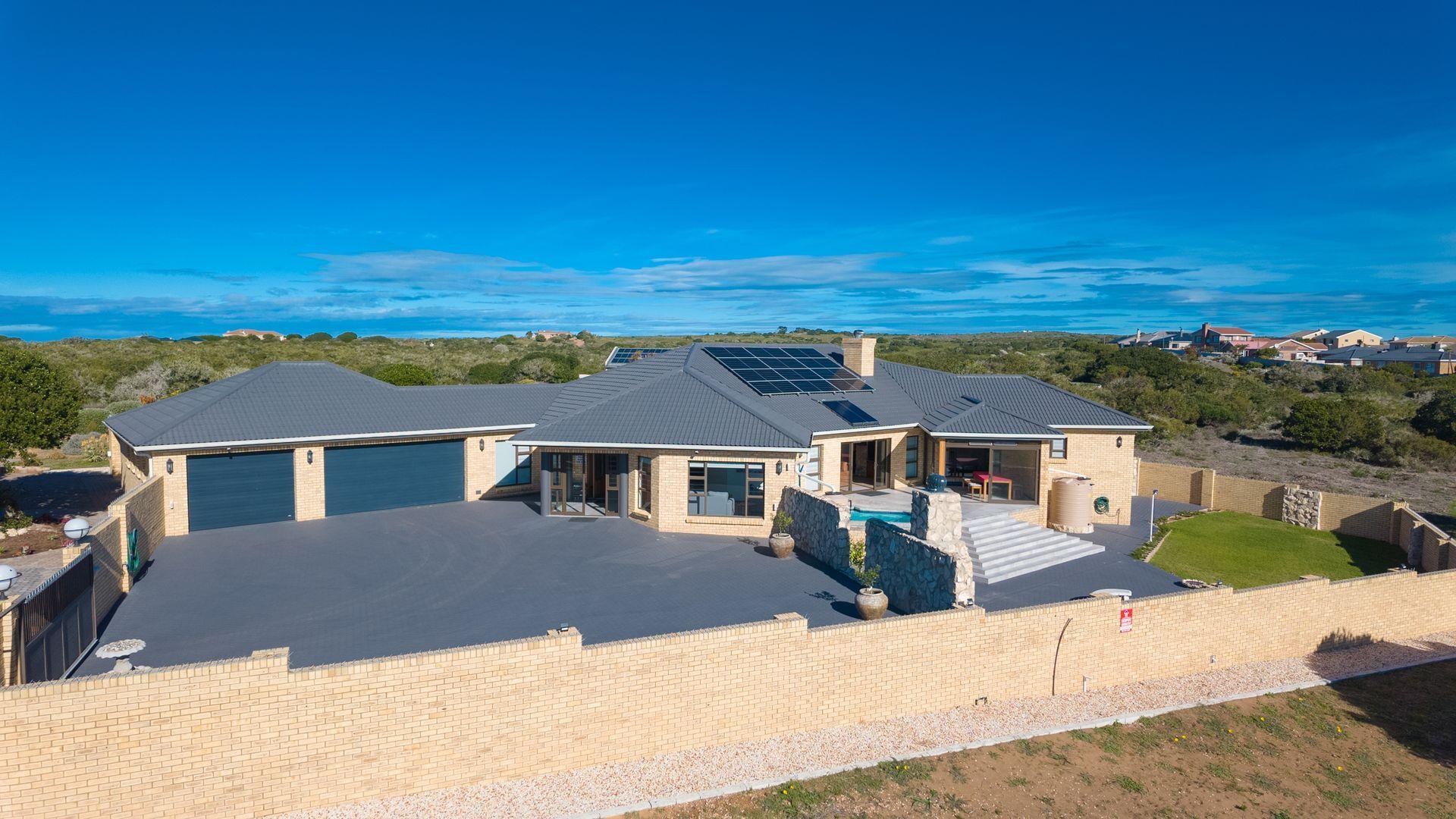 3 Bedroom House for sale in Stilbaai Wes - P24-116290300