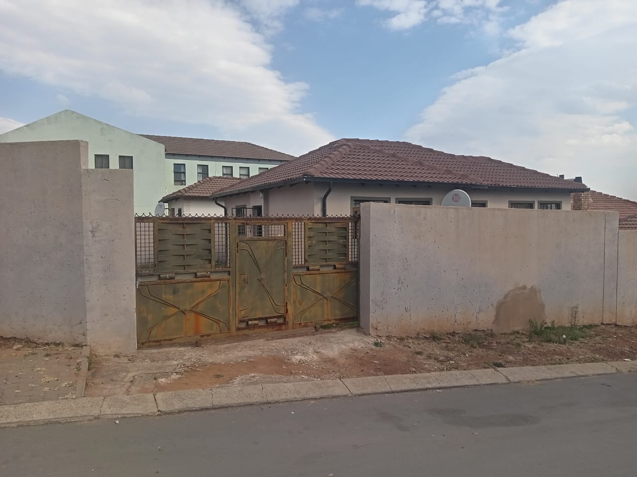 3 Bedroom House for sale in Clayville - P24-116290792