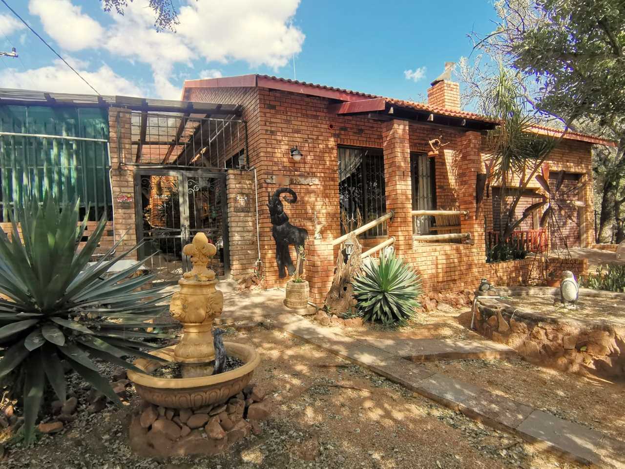 2 Bedroom House for sale in Leeupoort - P24-116291090