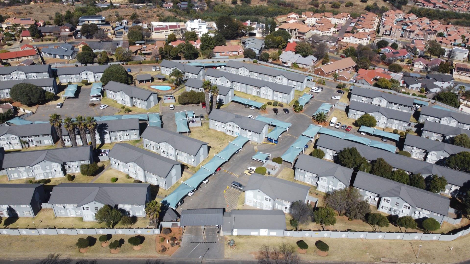 2 Bedroom Apartment / flat for sale in Ridgeway - 500 Village Green, 2 ...