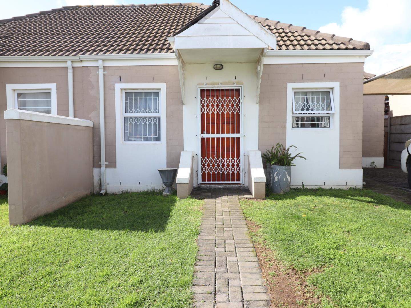 2 Bedroom House for sale in Klapmuts - 27 De Clapmuts Street - P24 ...