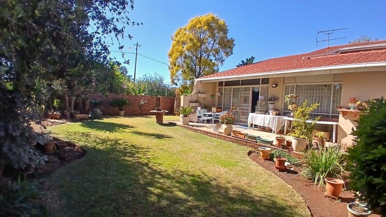 3 Bedroom Townhouse for sale in Wierda Park - P24-116306576