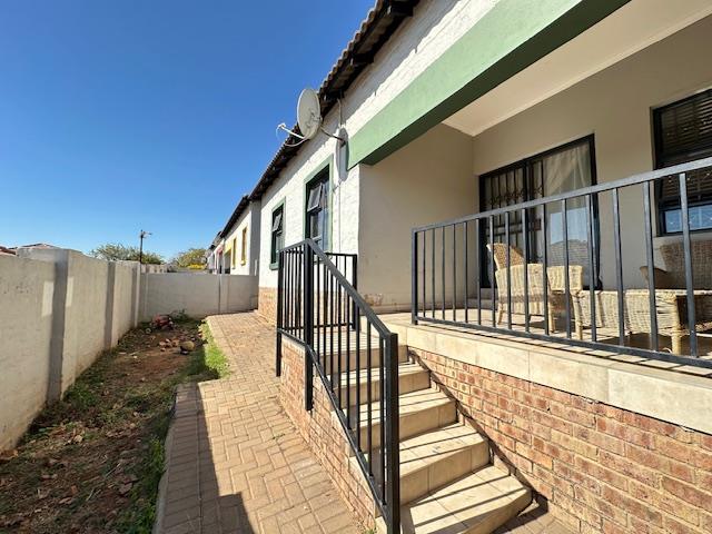3 Bedroom House for sale in Heatherview - P24-116308165