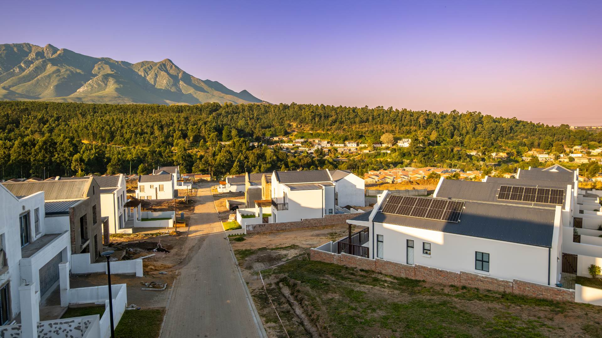 3 Bedroom House for sale in Mountain View Estate - P24-116331769