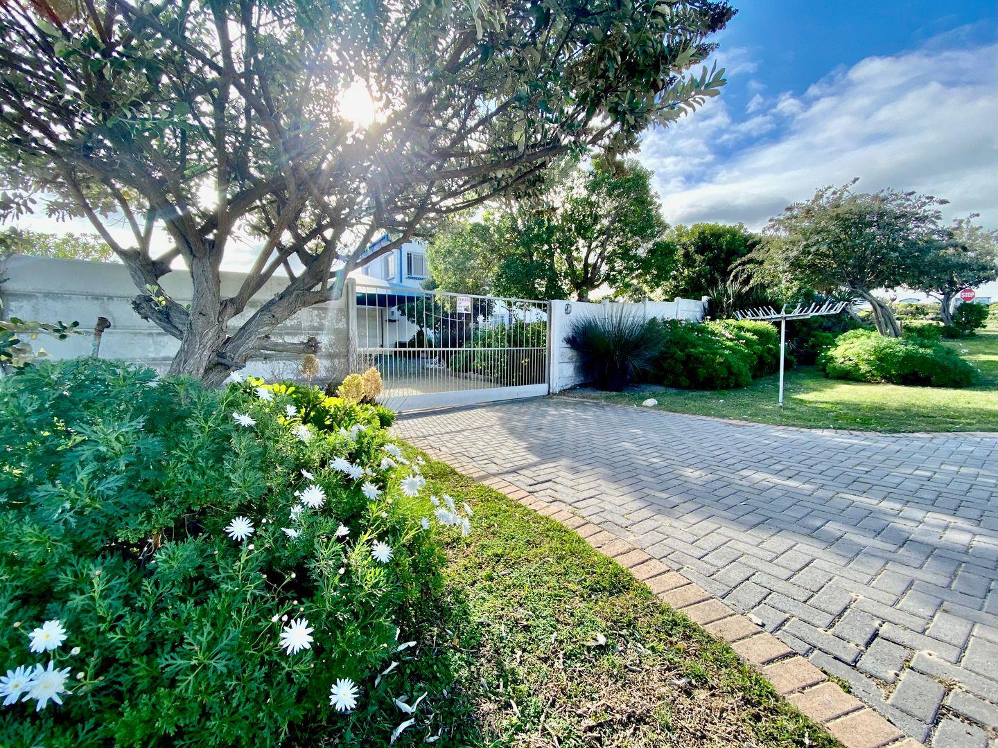 4 Bedroom House for sale in Pearly Beach - 2 Rotunda Way - P24-116311972