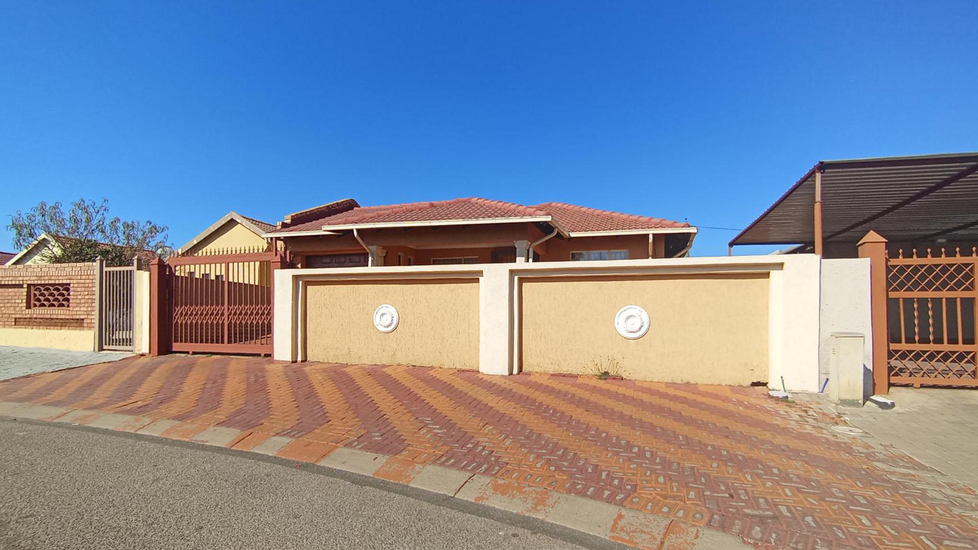 3 Bedroom House for sale in Mabopane Unit X - P24-116265145