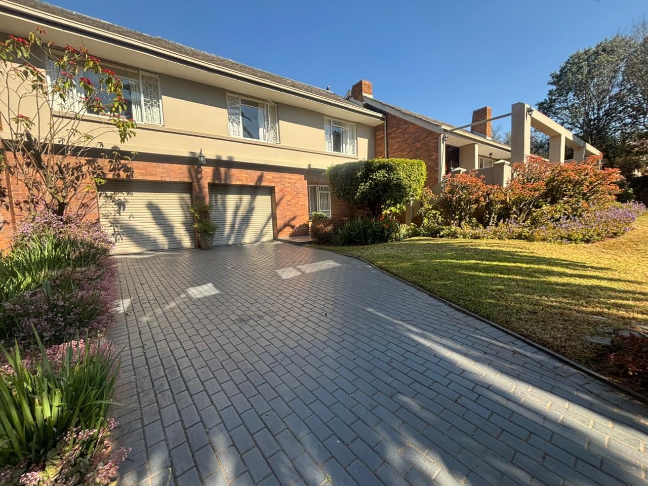 4 Bedroom House for sale in Florida Hills - P24-116315301