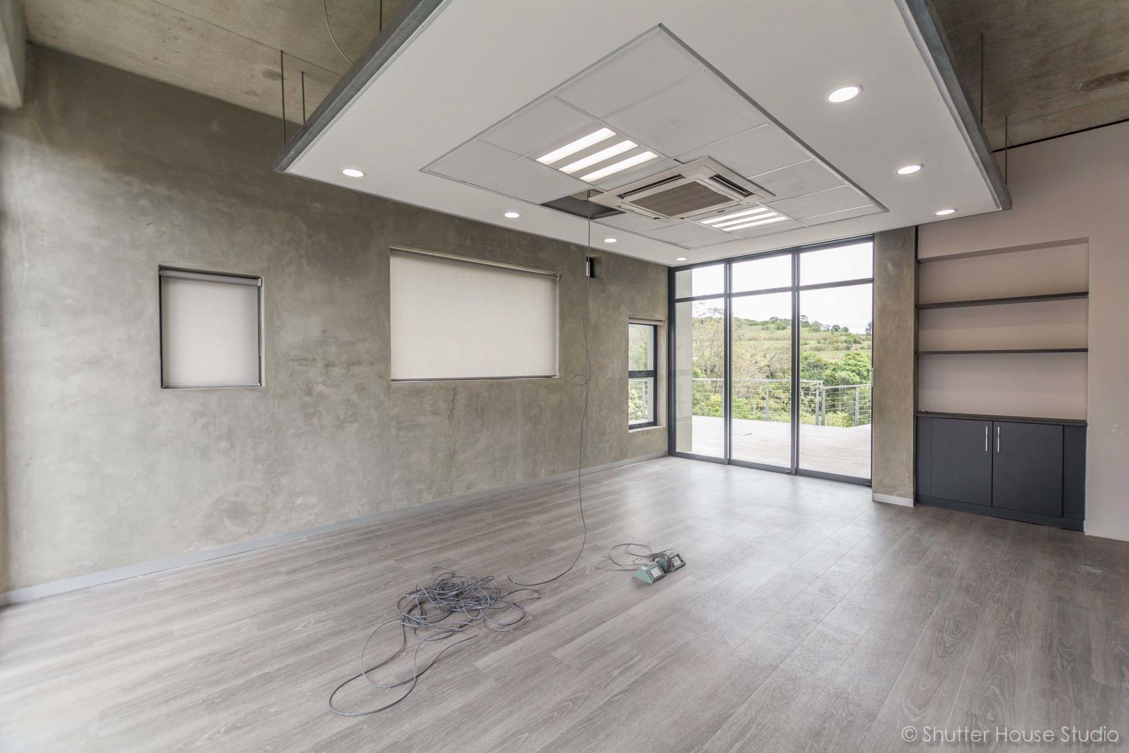 Commercial property to rent in Beacon Bay - P24-116317040