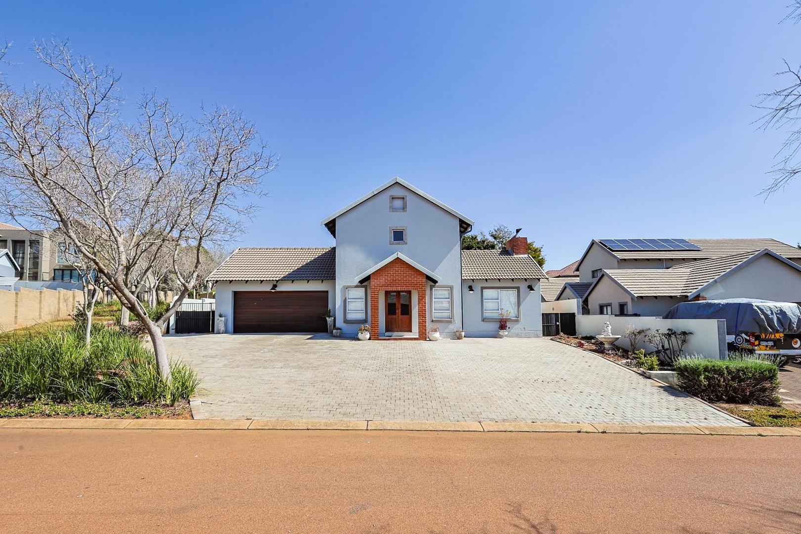 5 Bedroom House for sale in Country View Estate - 70 Country Village ...