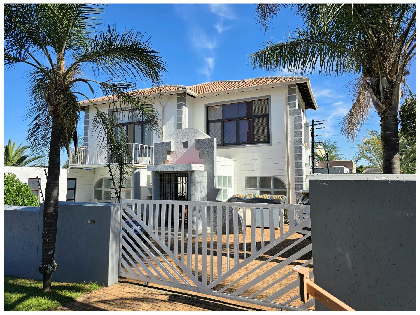 5 Bedroom House for sale in Roodekrans - 1189 Bosvy Turn - P24-116318554