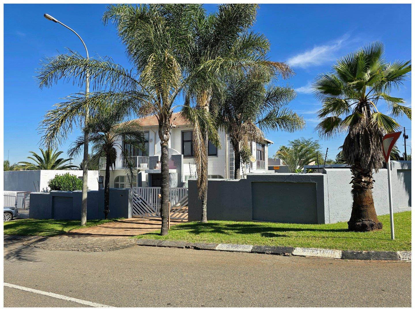 Roodekrans, Roodepoort Property : Houses for sale in Roodekrans ...