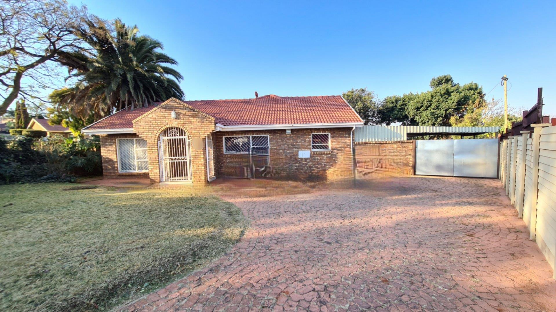 3 Bedroom House for sale in Laudium - P24-116320712