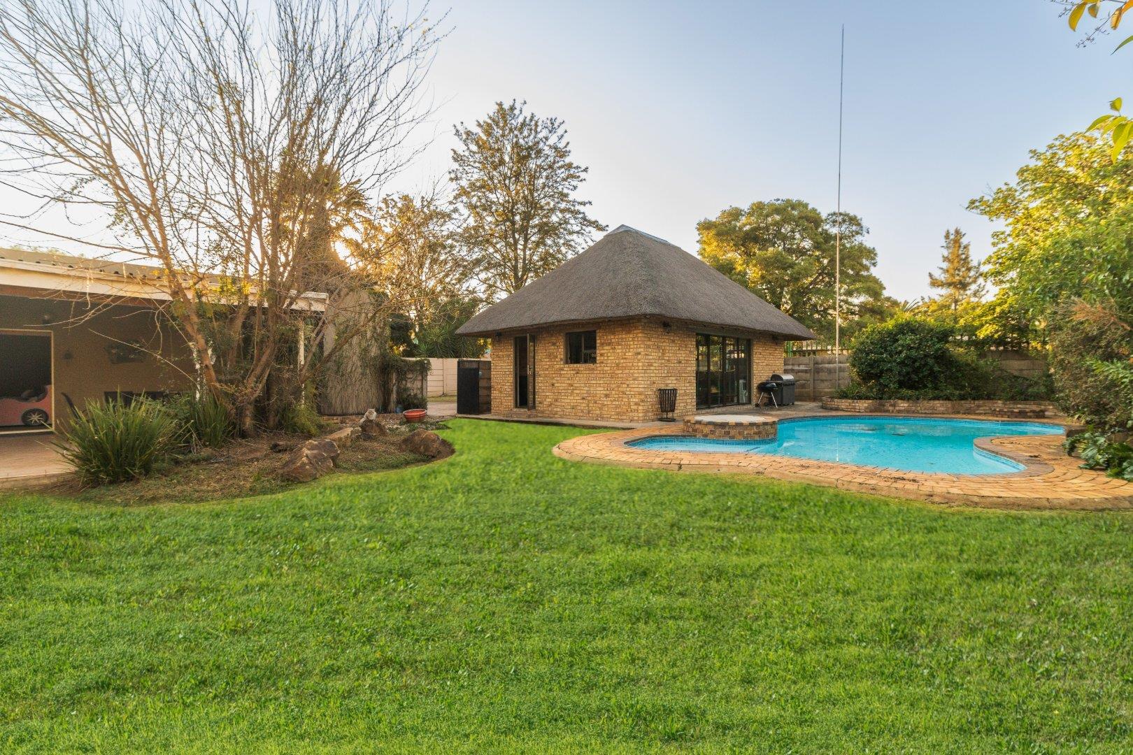 5 Bedroom House for sale in Brackenhurst - P24-116322476