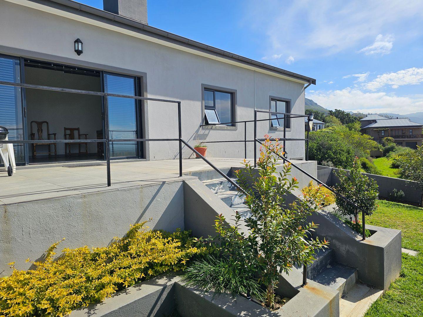 3 Bedroom House for sale in Piketberg - P24-116325859