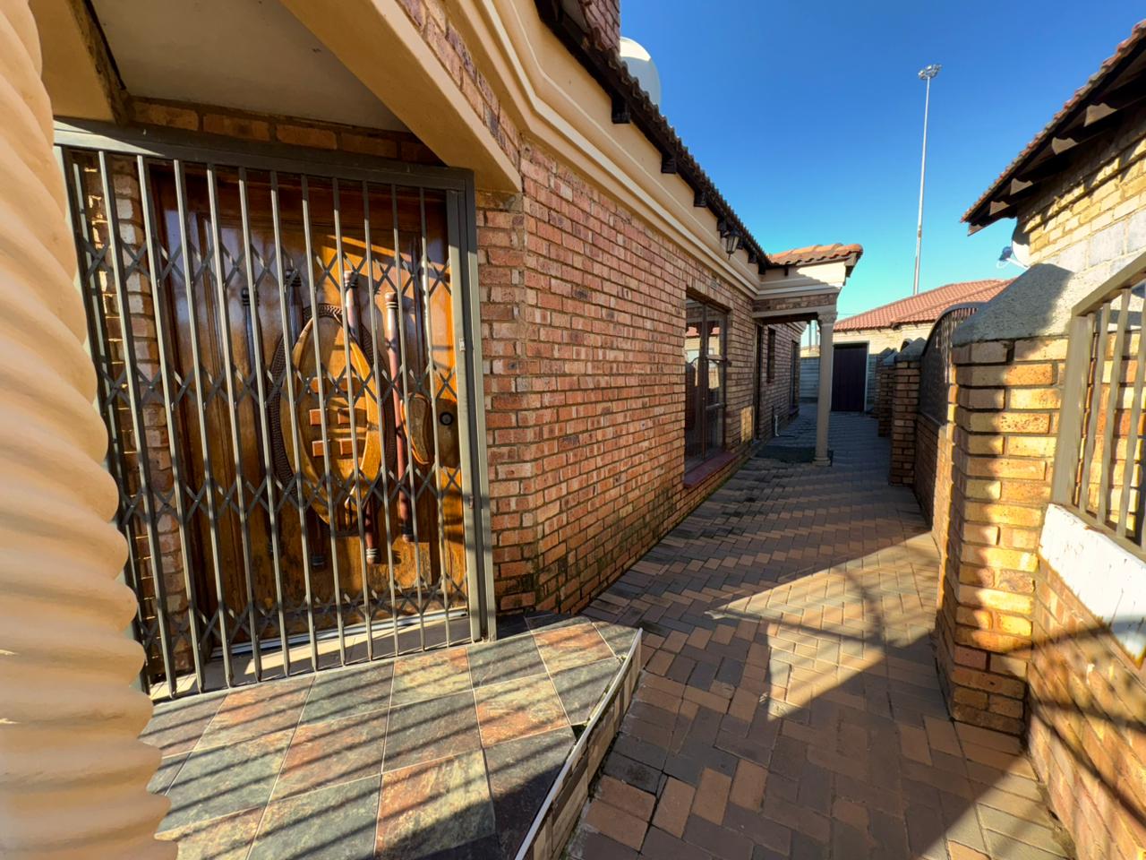 4 Bedroom House for sale in Geluksdal - P24-116326576