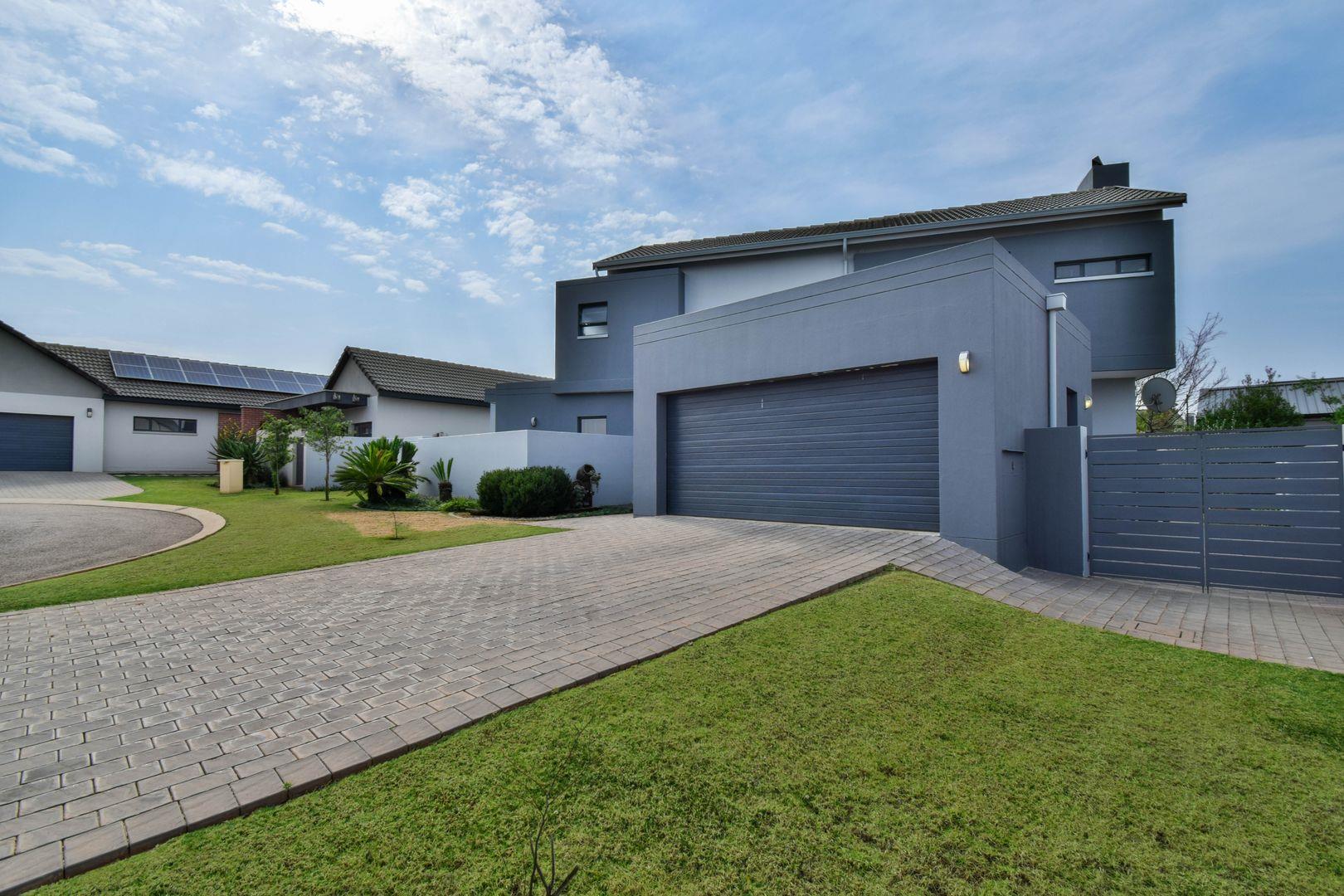 4 Bedroom House for sale in Midstream Meadows - P24-116327929