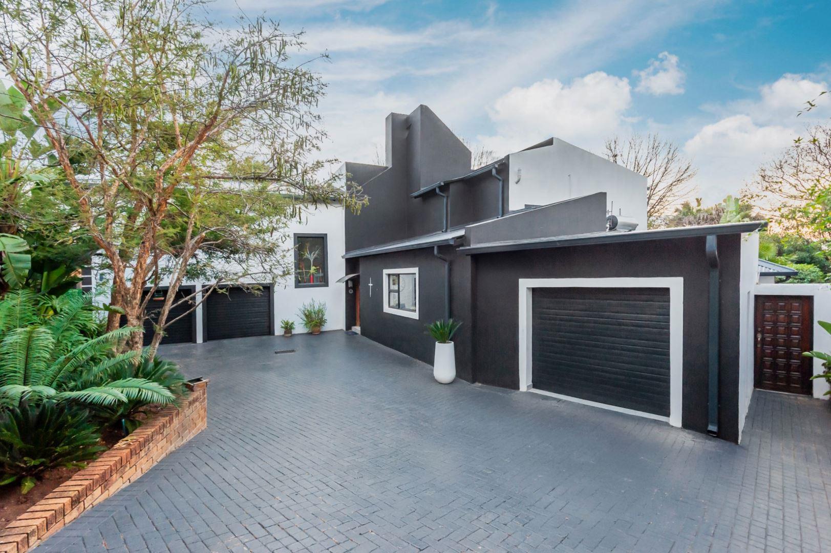 4 Bedroom House for sale in Boskruin - P24-116328420