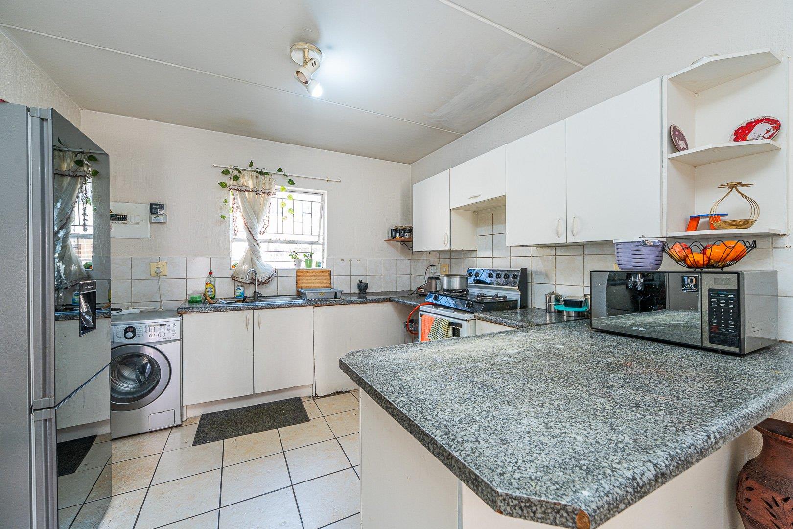 2 Bedroom Apartment / flat to rent in Vorna Valley - P24-116737592
