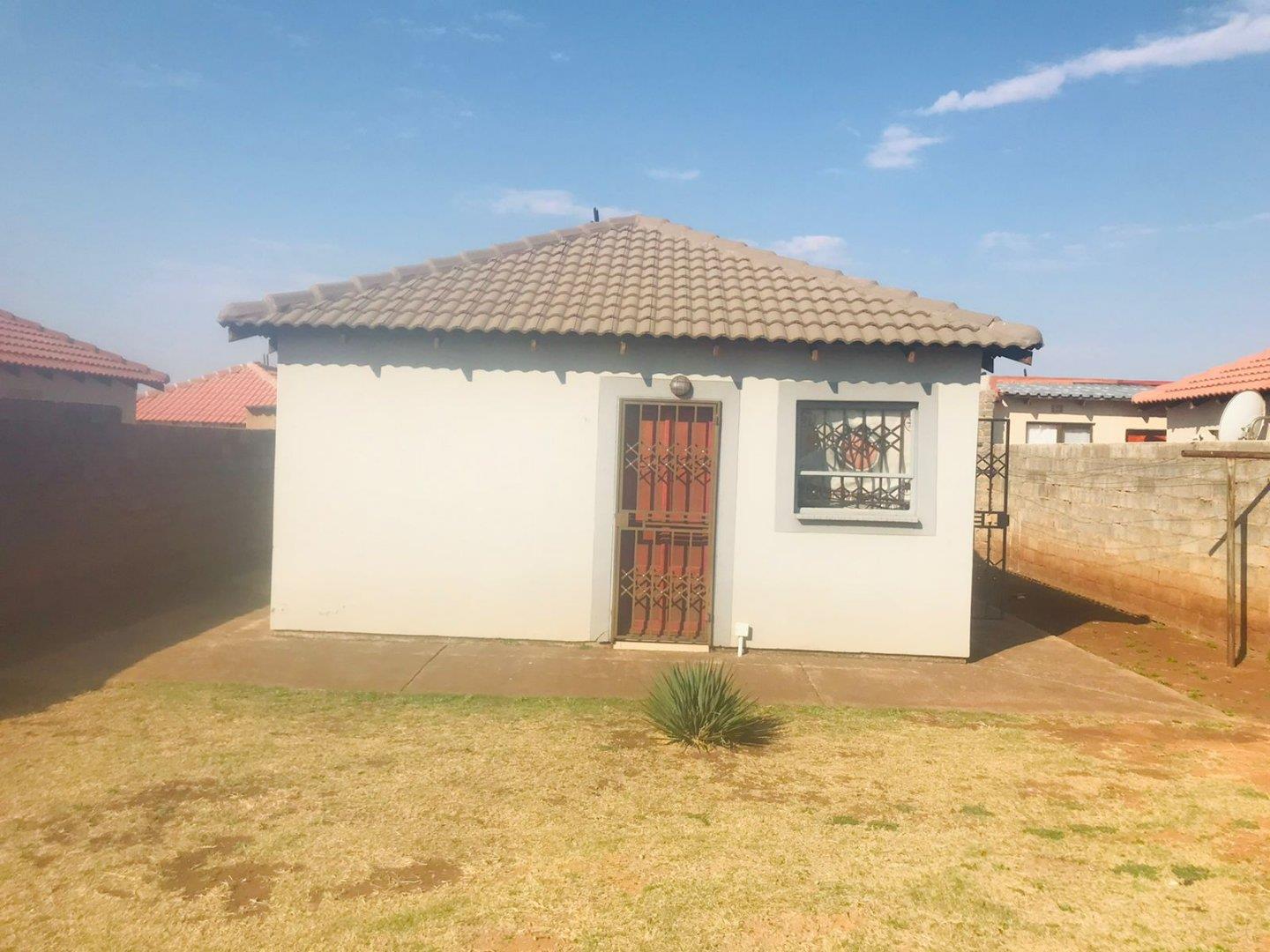 3 Bedroom House for sale in Lufhereng - P24-116331377