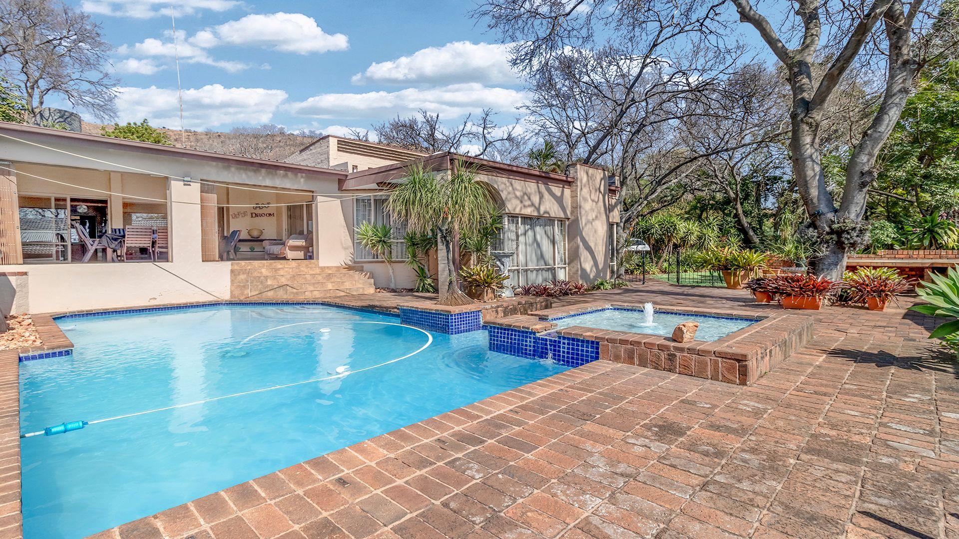 5 Bedroom House for sale in Florauna - P24-116331780