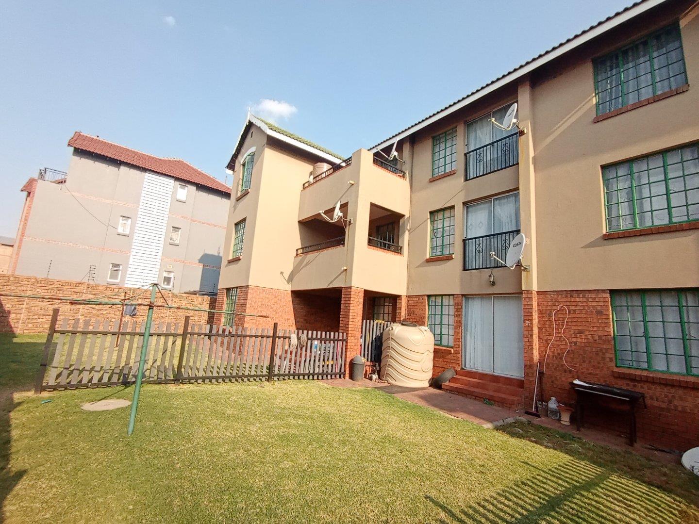 2 Bedroom Apartment / flat for sale in Reyno Ridge - Victorian Heights 1 Paul Sauer Str - P24 ...