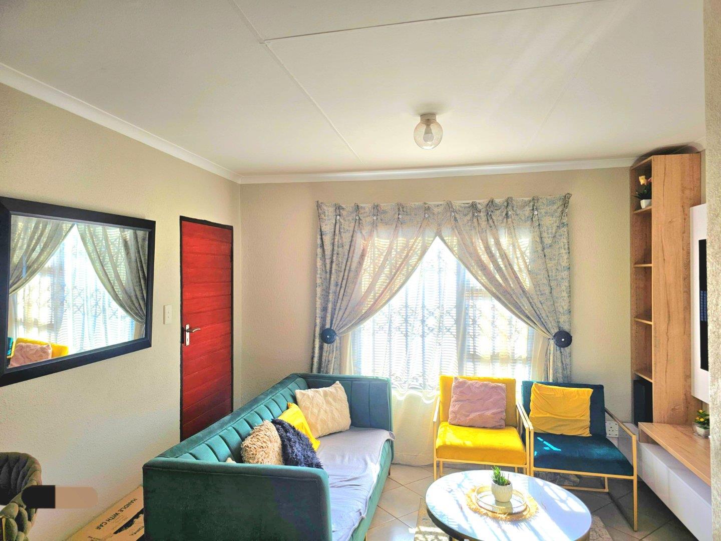 2 Bedroom House for sale in Wilfordon - P24-116333778