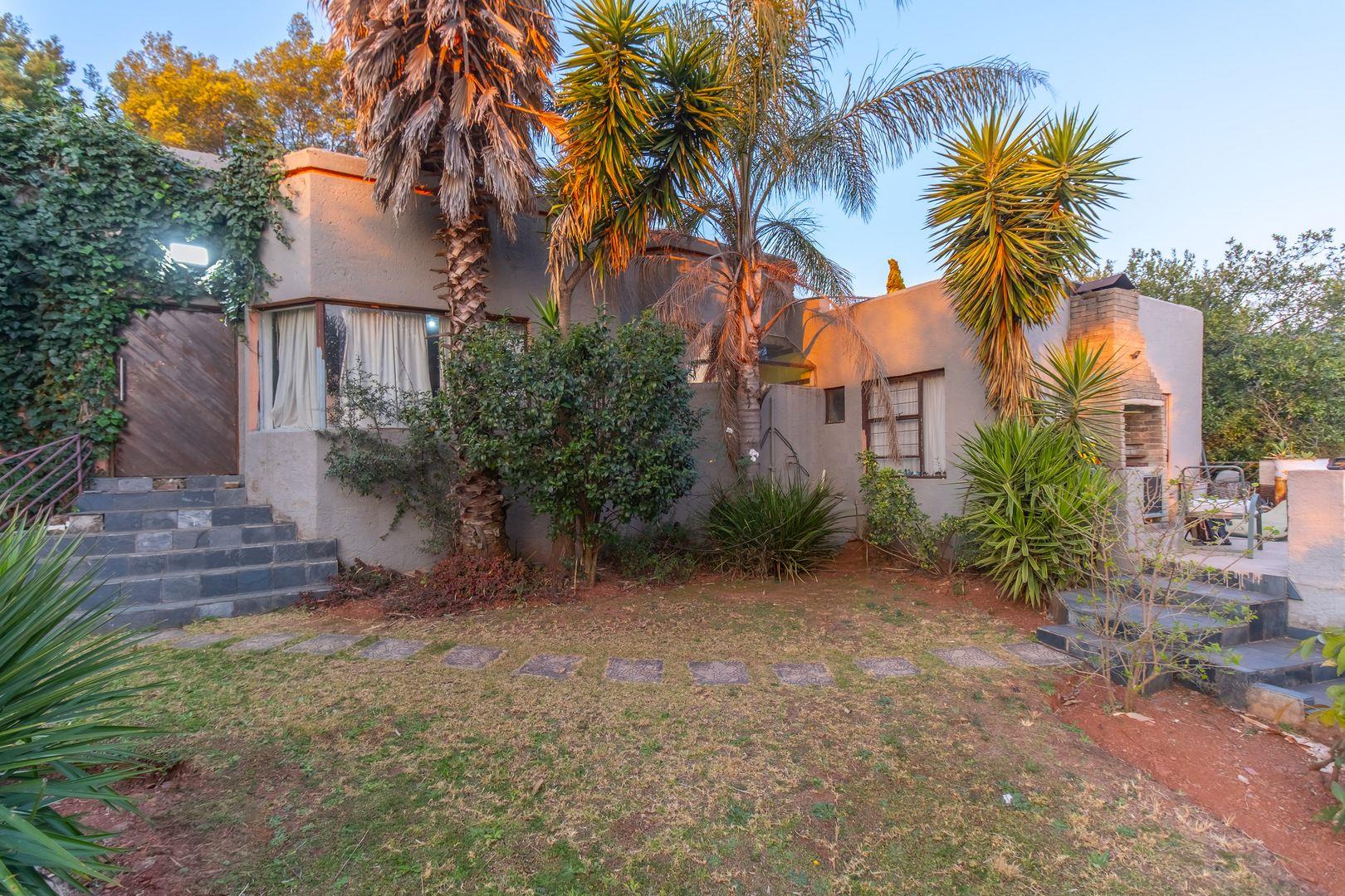 4 Bedroom House for sale in Roodekrans - 1293 Everlasting Street - P24 ...