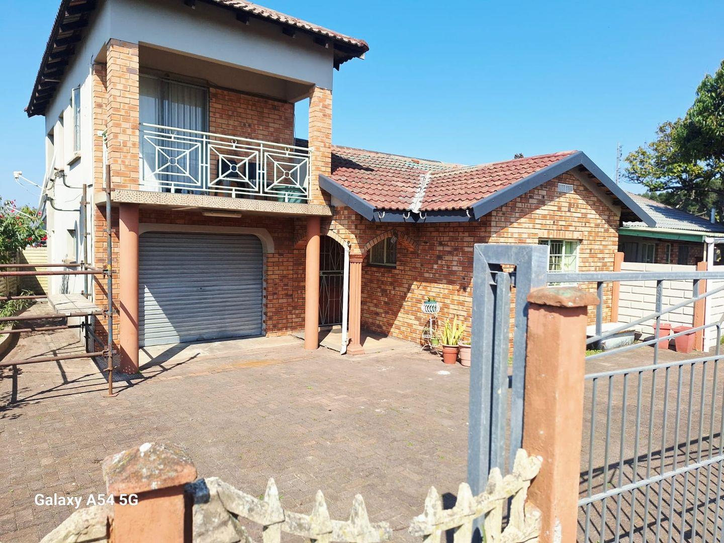 4 Bedroom House for sale in Aquadene - P24-116337410