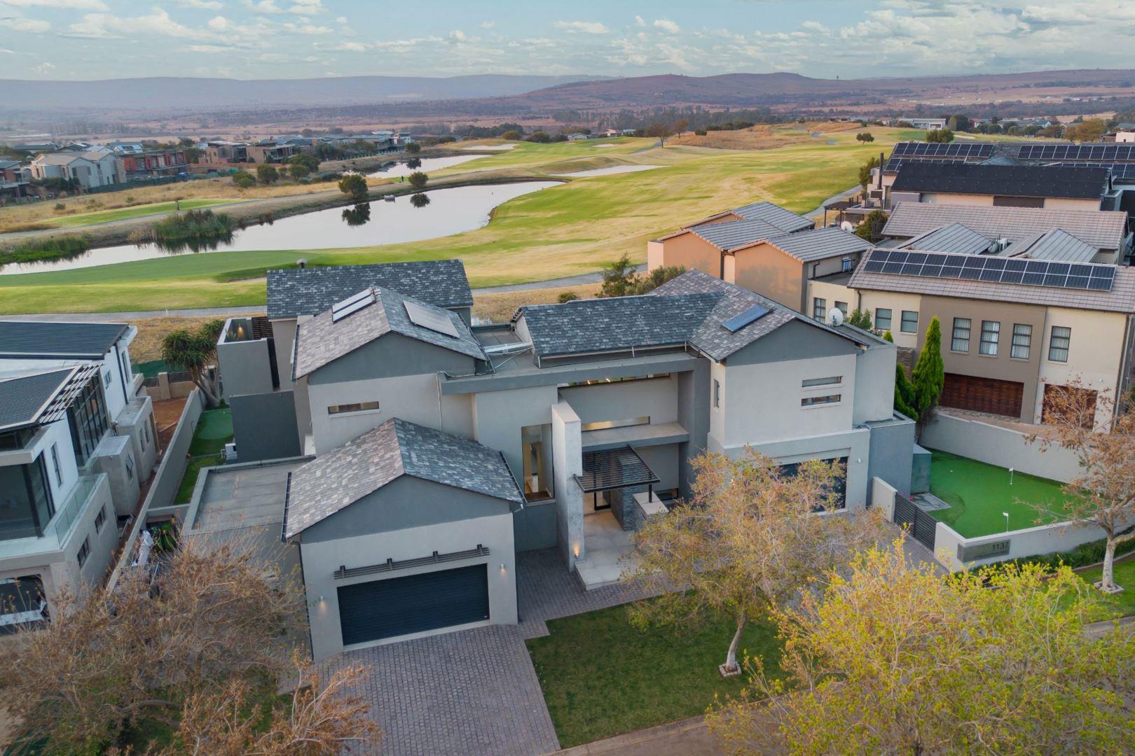 5 Bedroom House for sale in Copperleaf Estate - P24-116343103