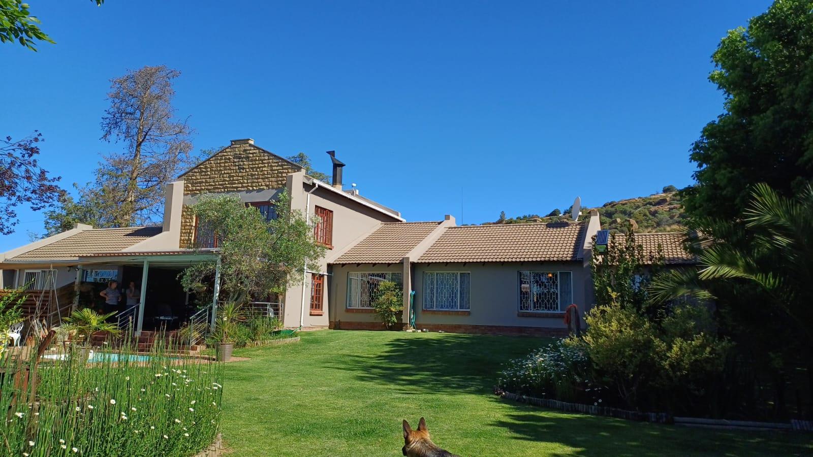 5 Bedroom House for sale in Ladybrand - P24-116343424