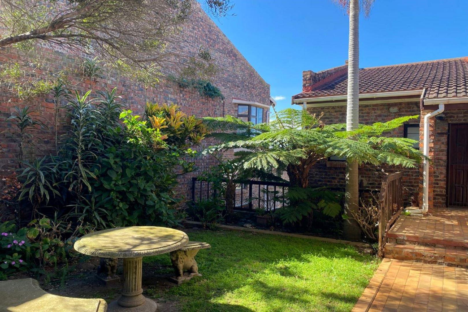 4 Bedroom Townhouse to rent in Wavecrest - P24-116345089