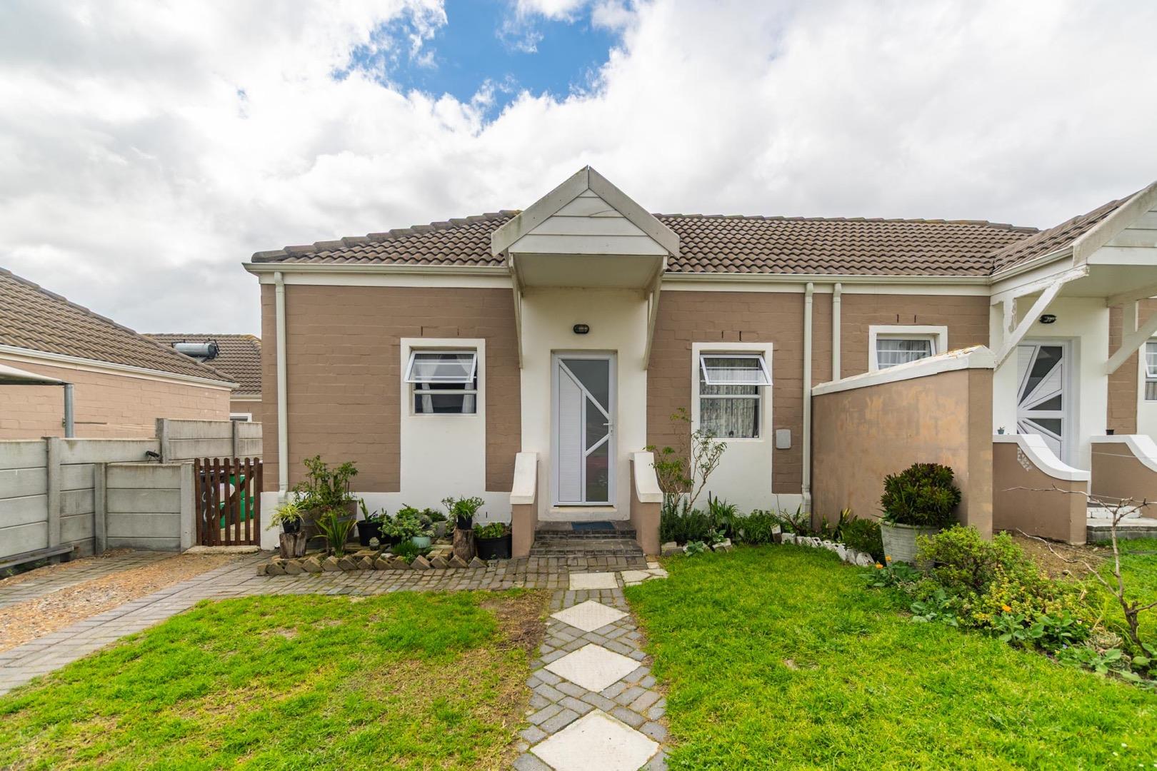 2 Bedroom House for sale in Klapmuts - P24-116346317