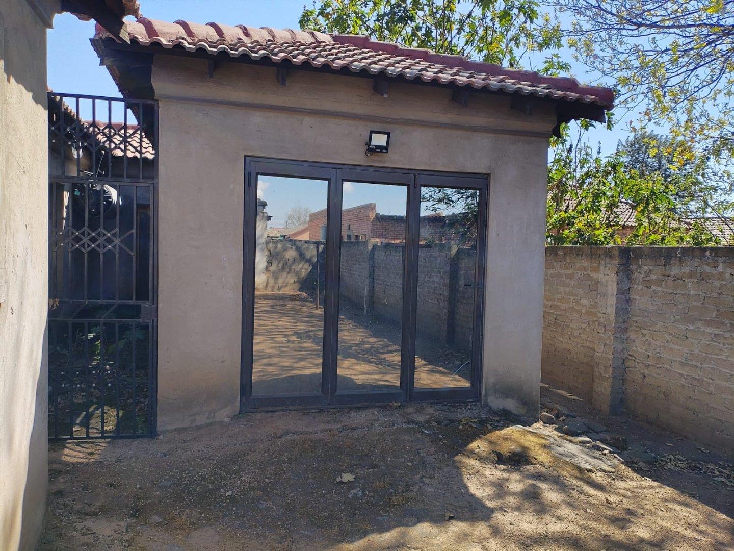 3 Bedroom Townhouse for sale in Clewer - P24-116346679